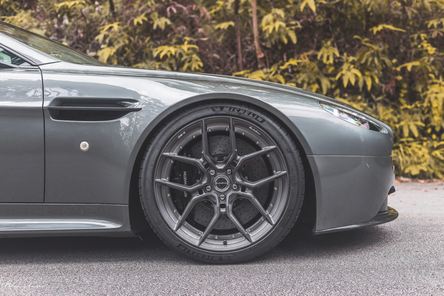 Grey Aston Martin Vantage V12 - Brixton Forged™