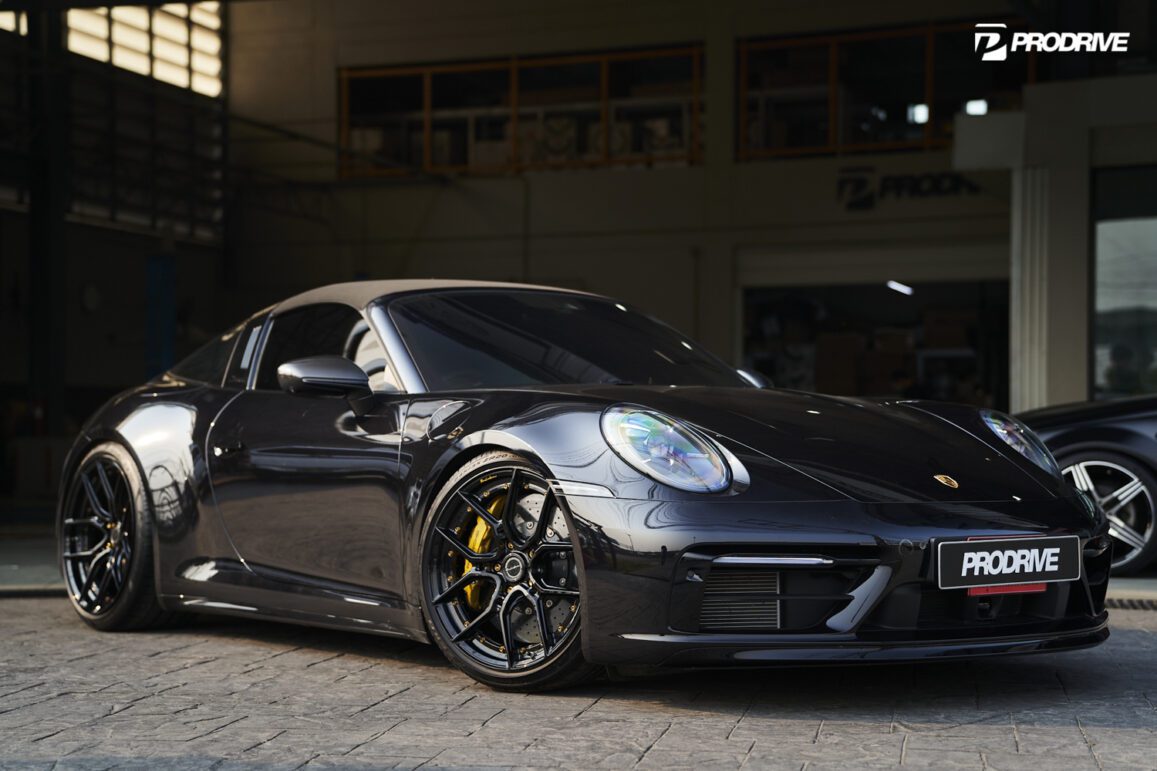 Black Porsche 992 - Brixton Forged™