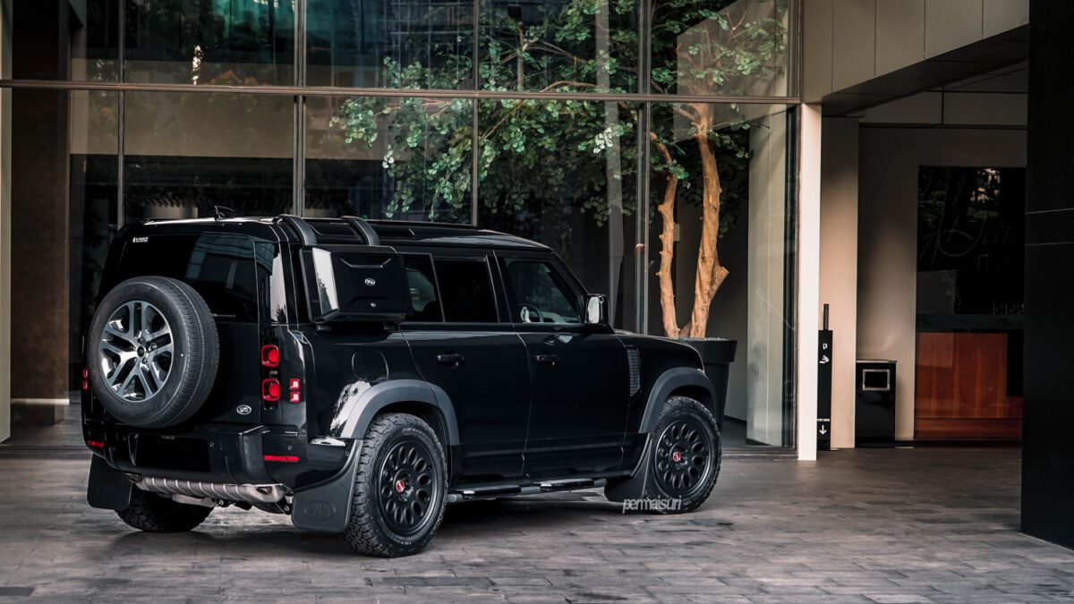 Black Land Rover Defender - Brixton Forged™