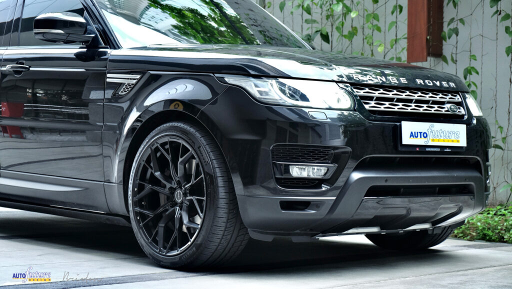 Black Land Rover Range Rover - Brixton Forged™