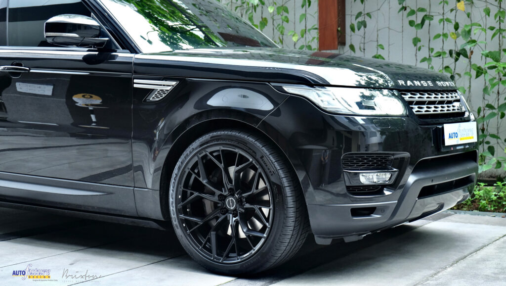 Black Land Rover Range Rover - Brixton Forged™