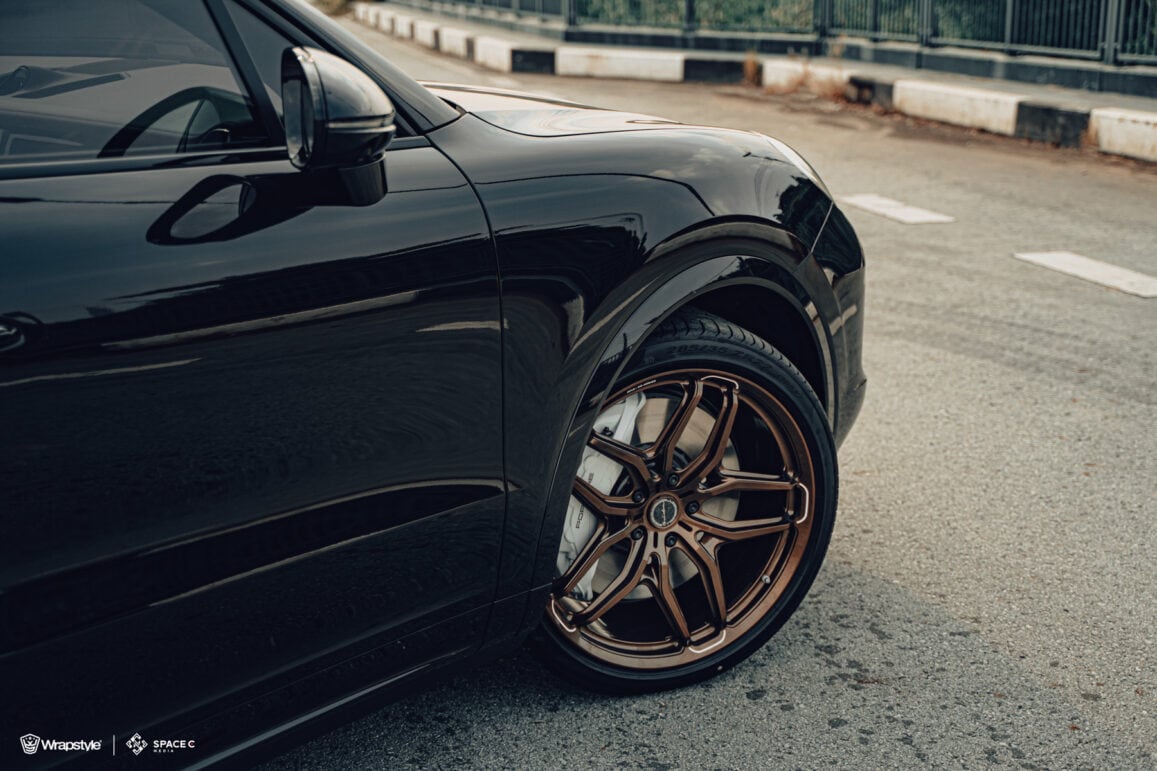 Black Porsche Cayenne Turbo - Brixton Forged™