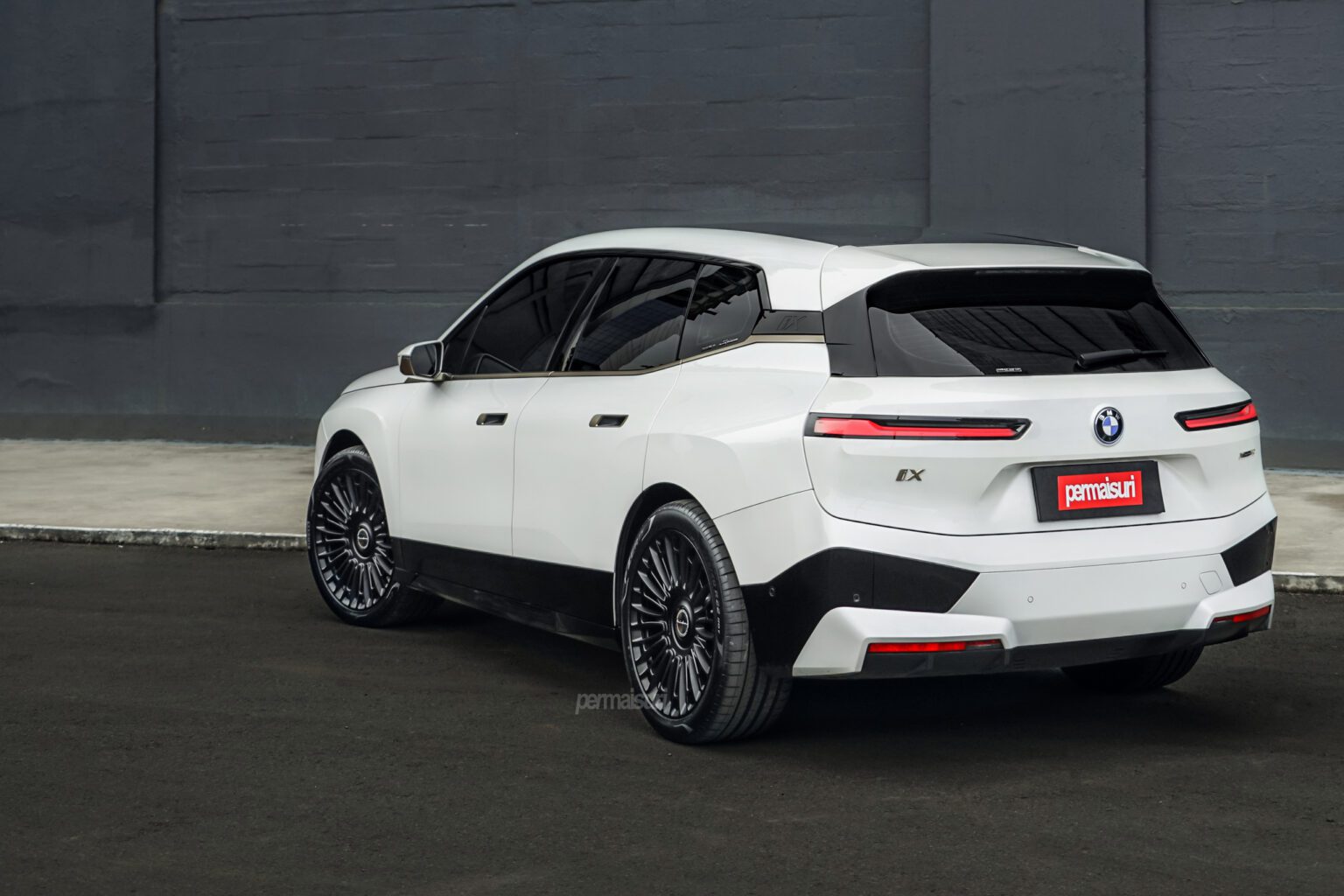 White BMW iX- Brixton Forged LX01 Monoblock - Brixton Forged™