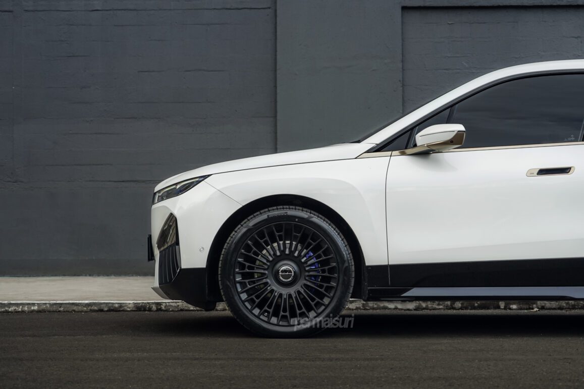 White BMW iX- Brixton Forged LX01 Monoblock - Brixton Forged™