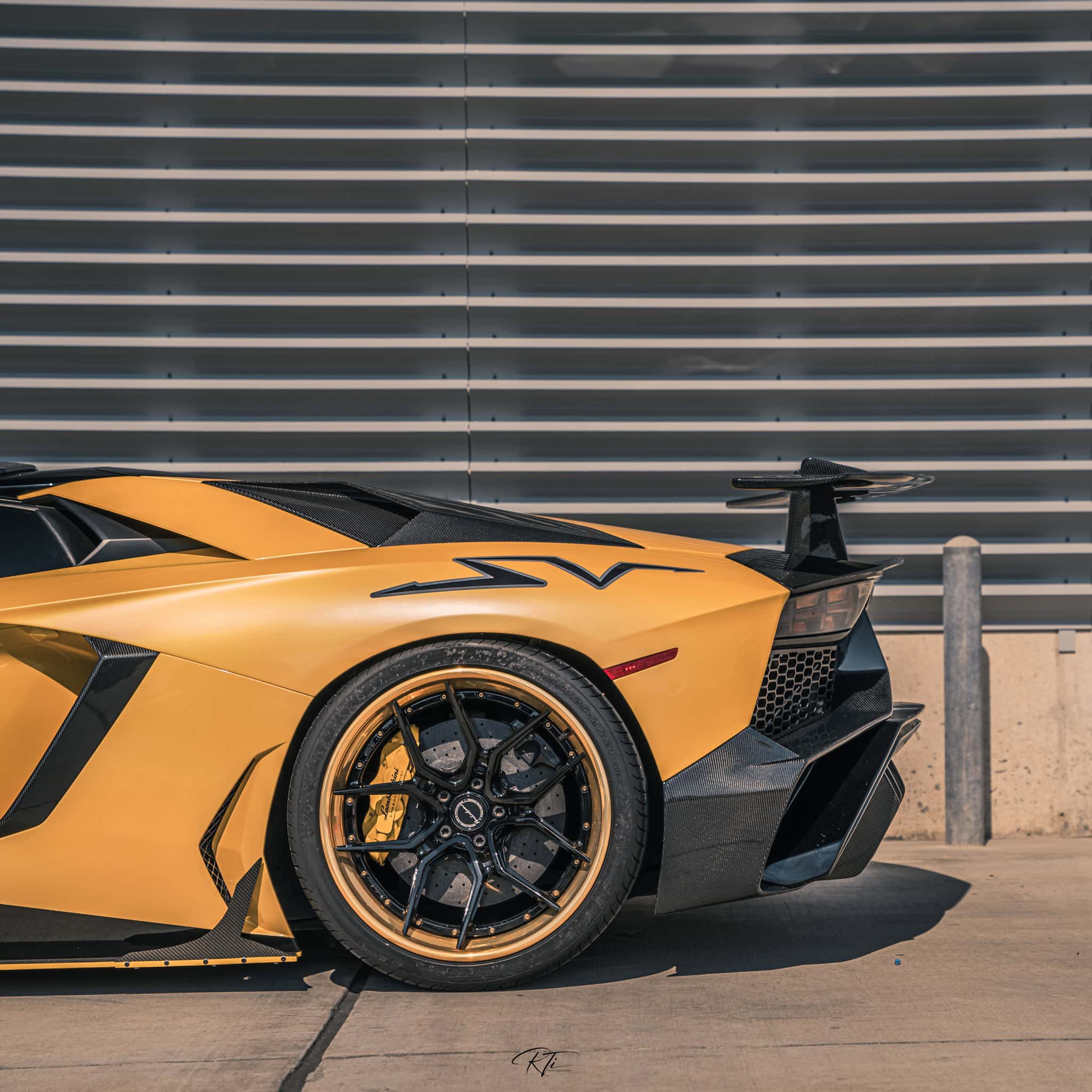 Yellow Lamborghini Aventador SV - Brixton Forged™