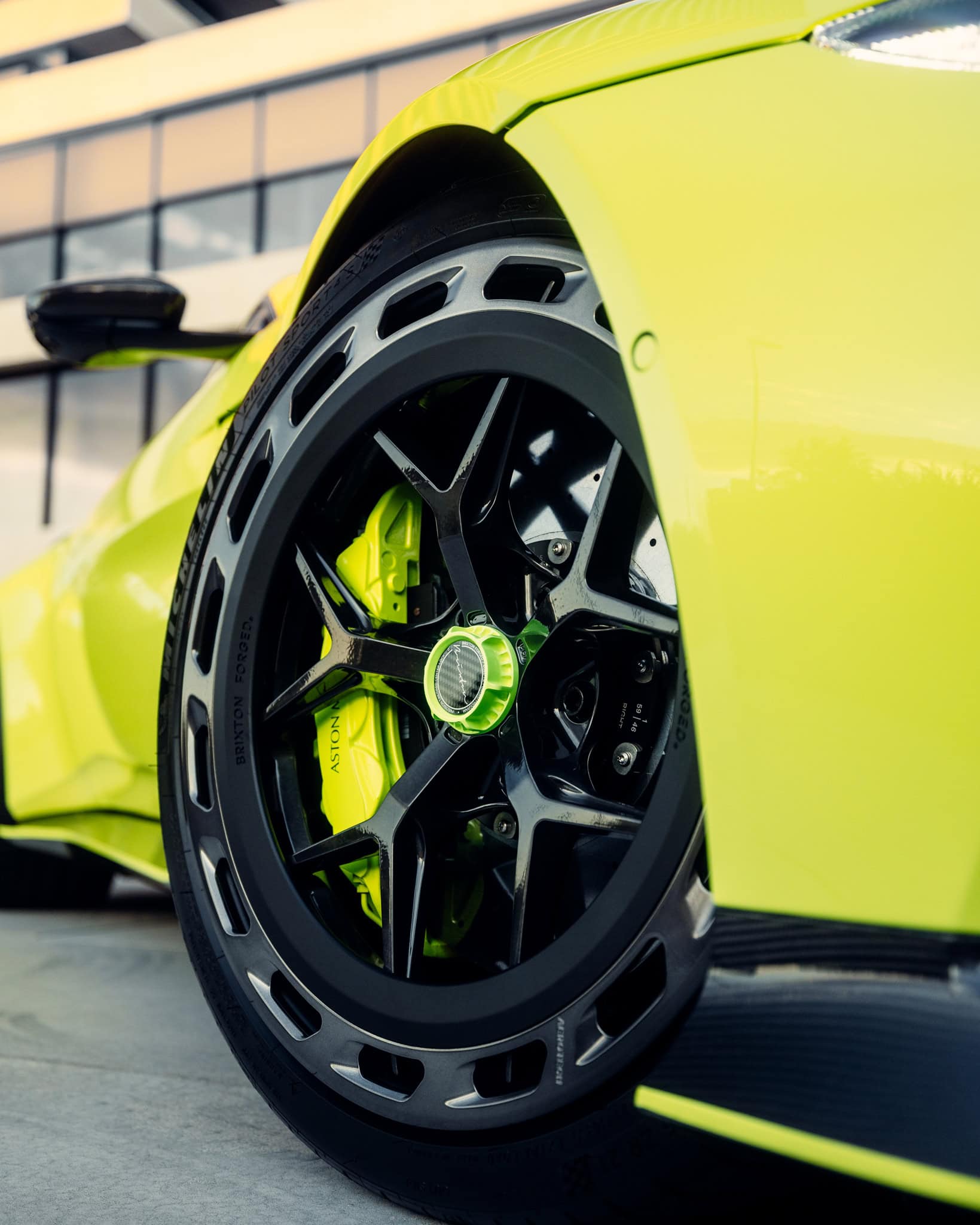 Green Aston Martin V12 Vantage - Brixton Forged™