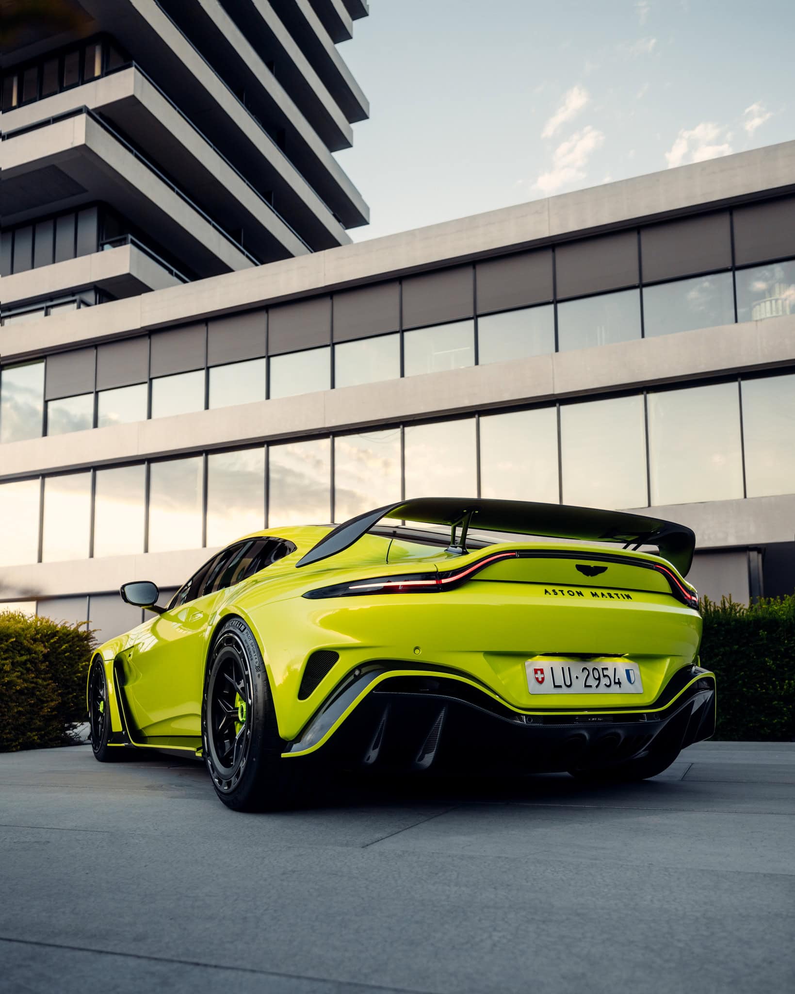 Green Aston Martin V12 Vantage - Brixton Forged™