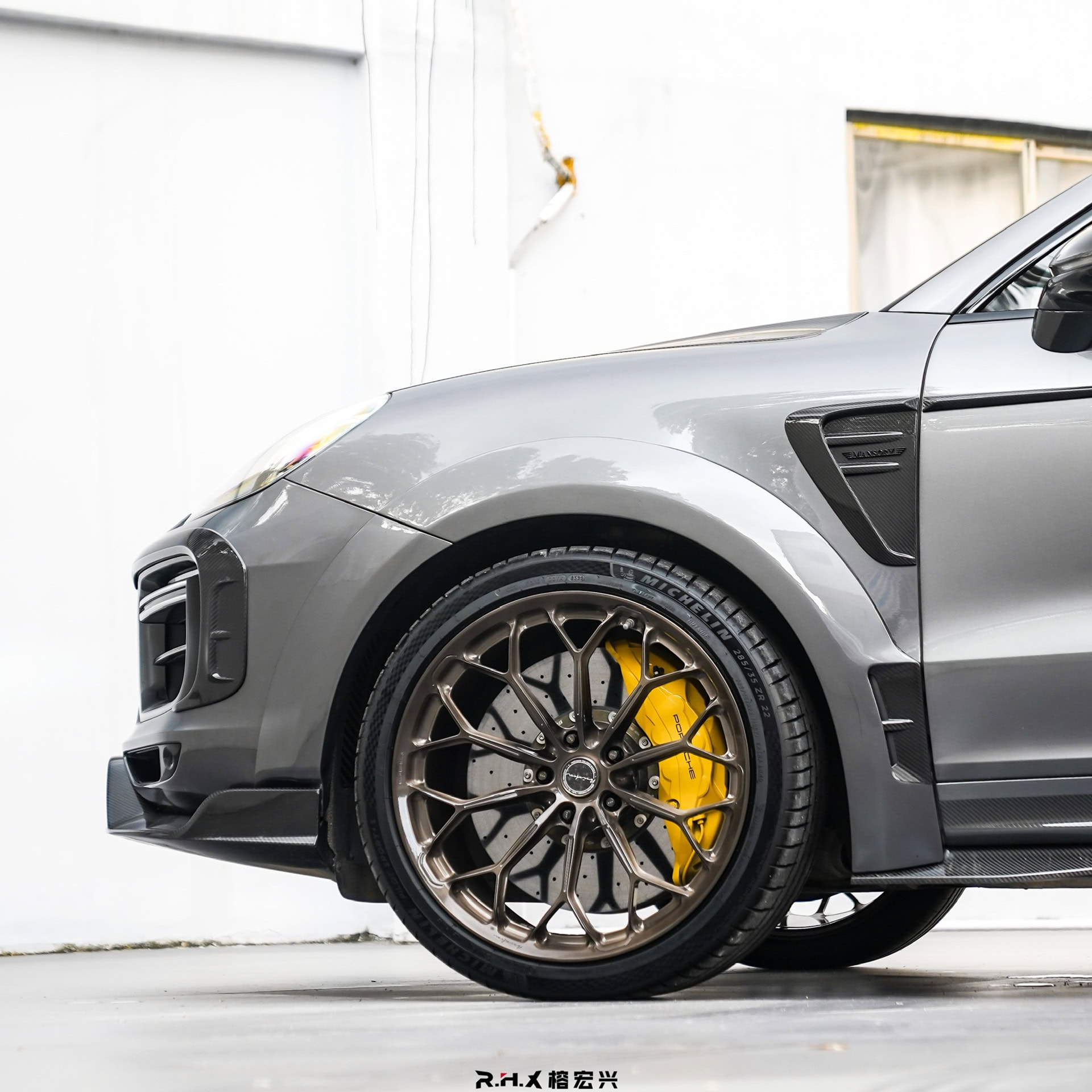 Mansory Porsche Cayenne S - Brixton Forged™