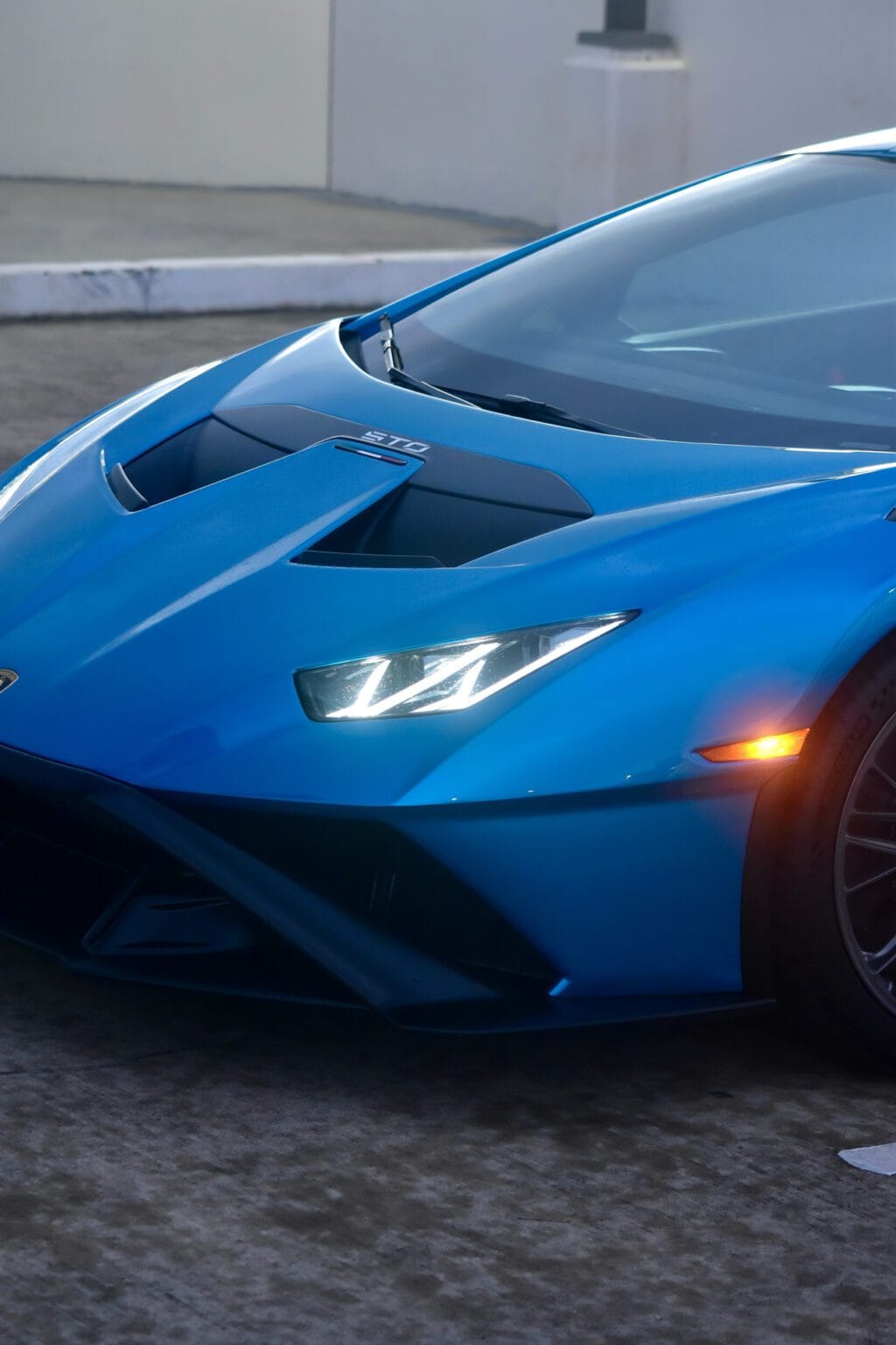 Blue Lamborghini Huracan STO - Brixton Forged™