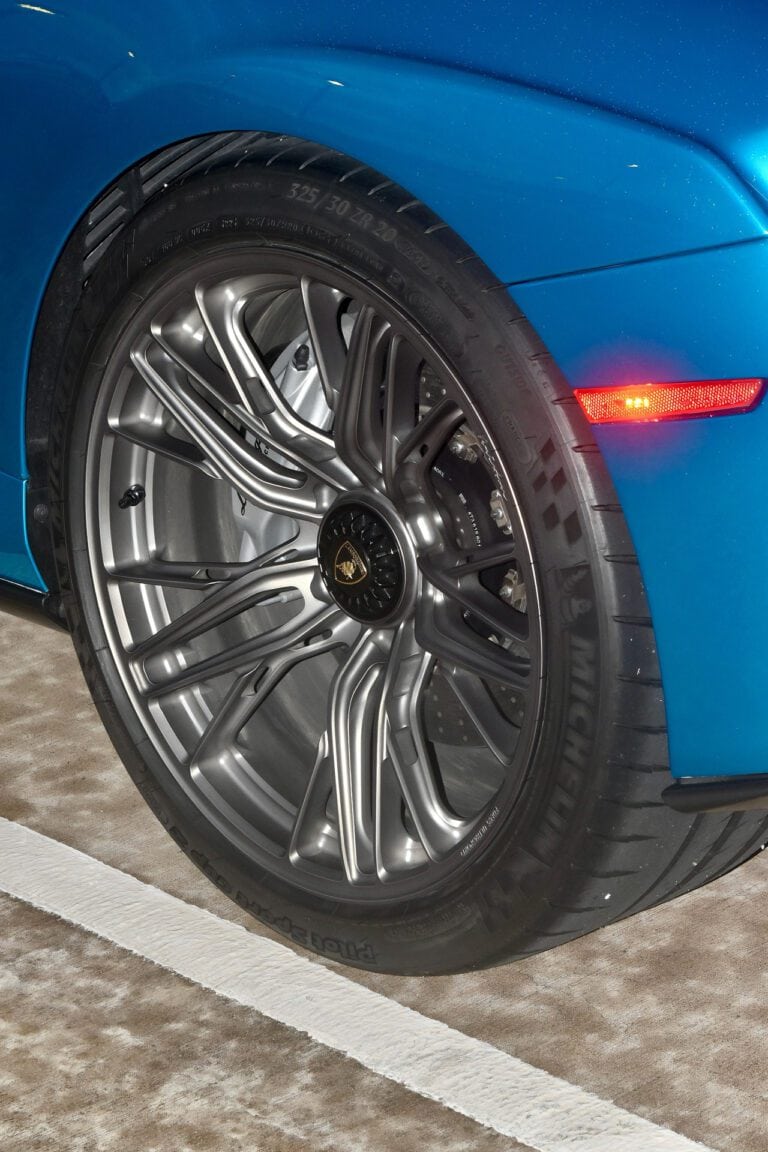 Blue Lamborghini Huracan STO - Brixton Forged™