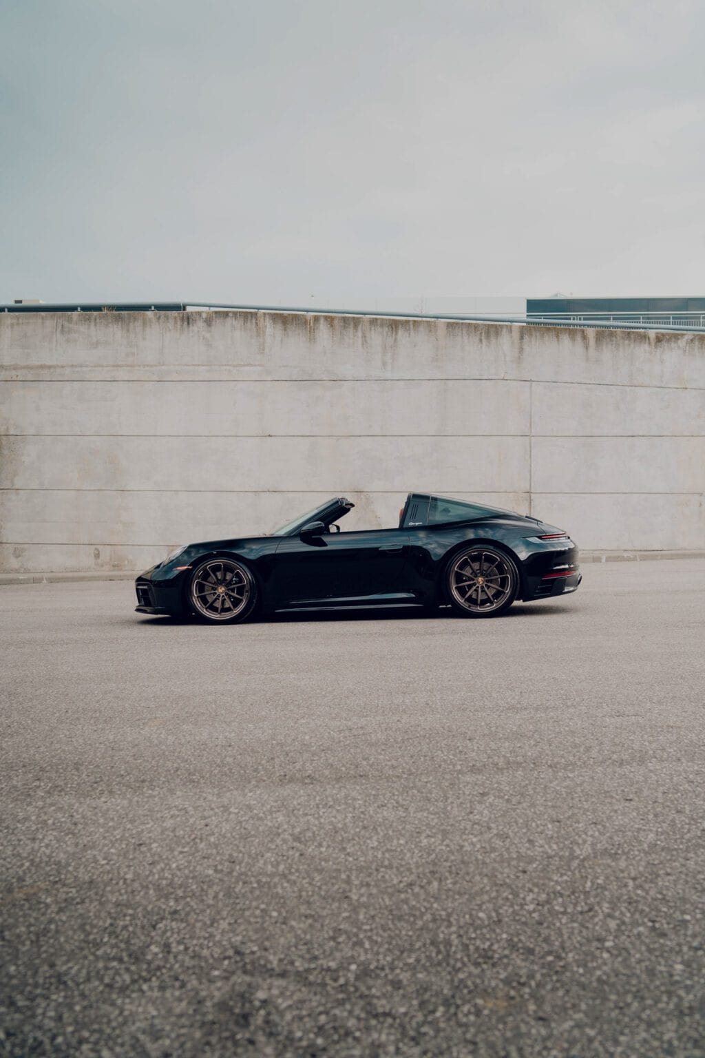 Black Porsche 992 Targa 4S - R11-RS Wheels - Brixton Forged™